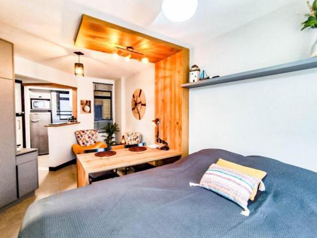 Lindo studio recém reformado e mobiliado de 299 por 285 mil!