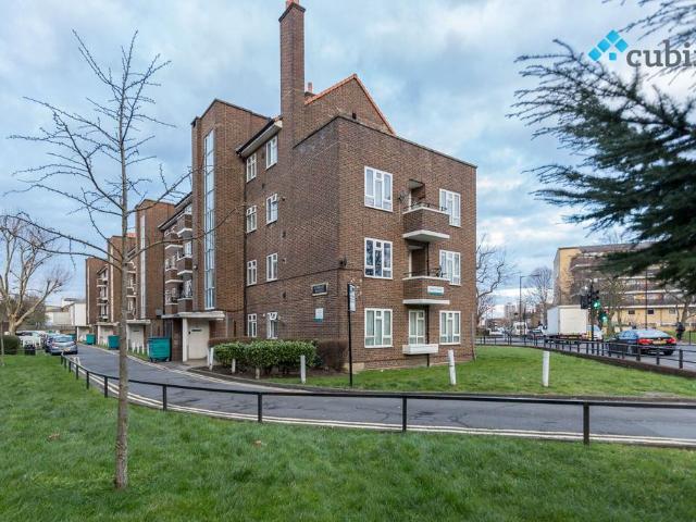 Lindley Estate, London SE15 3 bed flat to rent £2,747 pcm £634 pw
