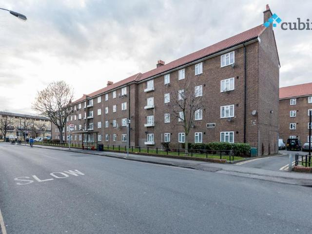 Lindley Estate, London SE15 3 bed flat to rent £2,747 pcm £634 pw