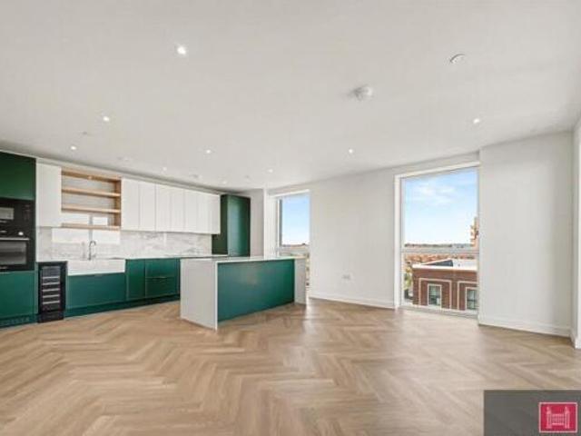 Lindley House, Silkstream, 3 Bedroom Flat