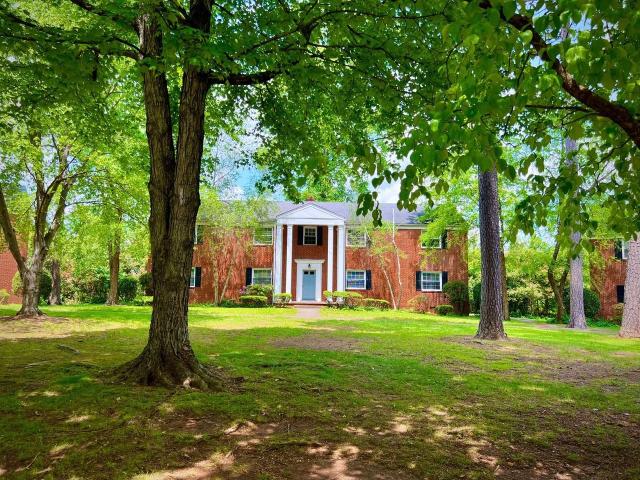 Lindley Park Manor 1 Bedroom Apartment for Rent at 300 Ashland Dr, Greensboro, NC 27403 Lindley Park