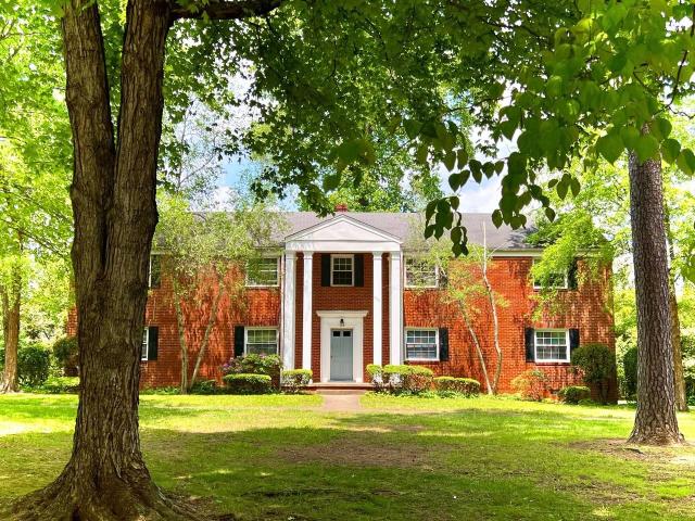 Lindley Park Manor 1 Bedroom Apartment for Rent at 300 Ashland Dr, Greensboro, NC 27403 Lindley Park