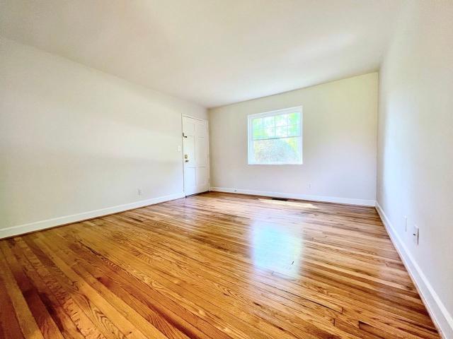 Lindley Park Manor 1 Bedroom Apartment for Rent at 300 Ashland Dr, Greensboro, NC 27403 Lindley Park