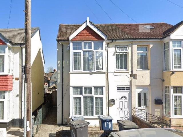 Lindsay Avenue, High Wycombe HP12, 3 bed property to rent, £1,395 pcm | PrimeLocation