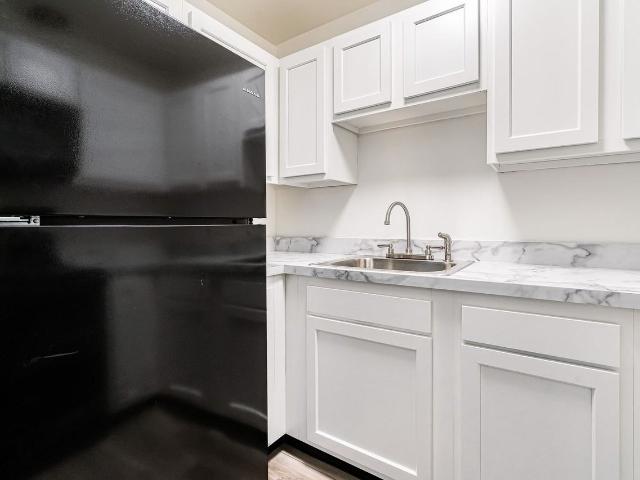 Lindsay Court Apartments 2 Bedroom Apartment for Rent at 404 Lindsay Ct, Louisville, KY 40206 Clifton Heights