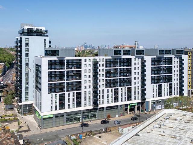 Lindsay Court, Lewisham, SE13 7LL 2 bed apartment to rent £2,180 pcm £503 pw
