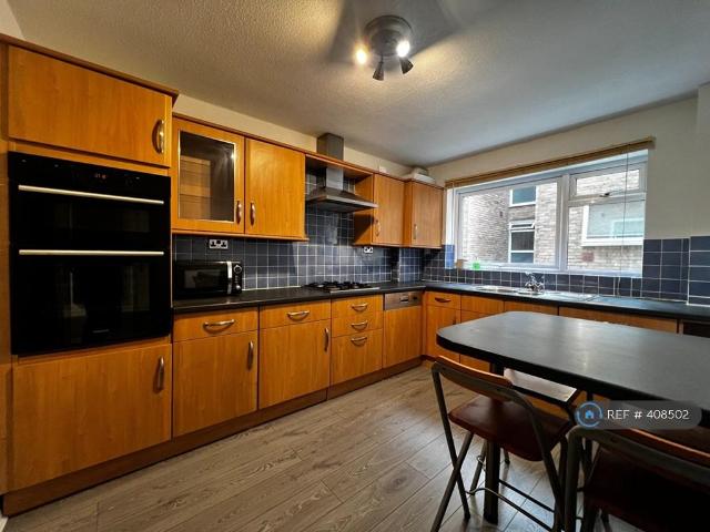 Lindsay Court, Sutton, SM1 2 bed flat to rent £1,650 pcm £381 pw