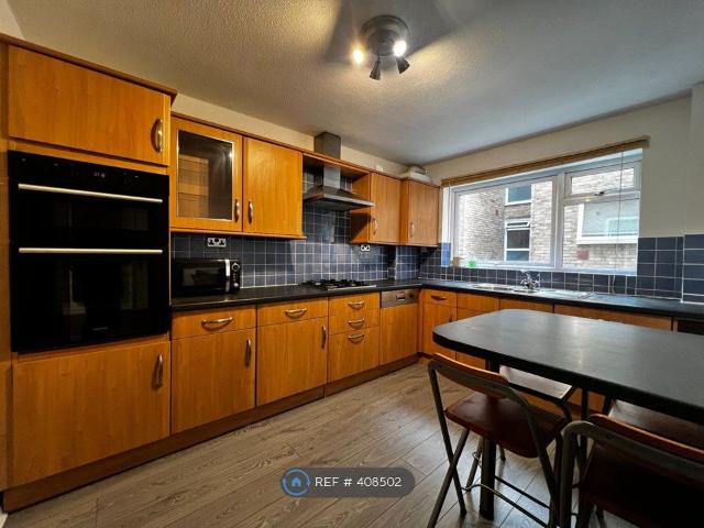 Lindsay Court, Sutton SM1, 2 bed flat to rent, £1,650 pcm | PrimeLocation