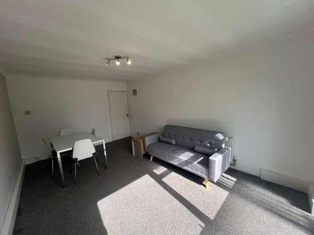 Lindsay Court, Sherwood Park, Sutton, SM1