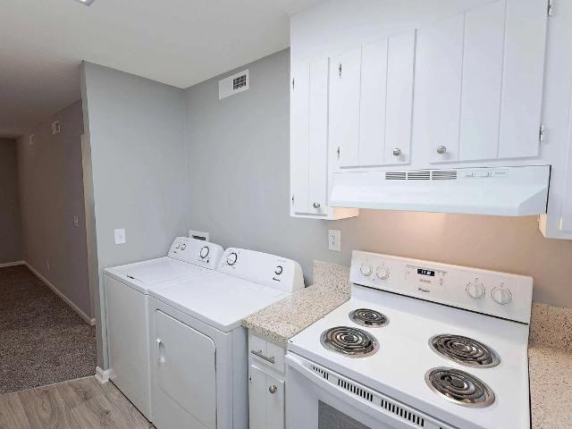 Lindsey Manor 2 Bedroom Apartment for Rent at 472 Lindsay St, Kernersville, NC 27284