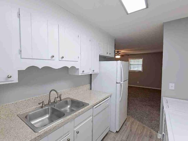 Lindsey Manor 2 Bedroom Apartment for Rent at 472 Lindsay St, Kernersville, NC 27284