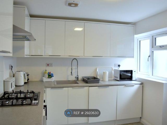Lindrick Drive, Leicester LE5, 3 bed bungalow to rent, £2,750 pcm | PrimeLocation