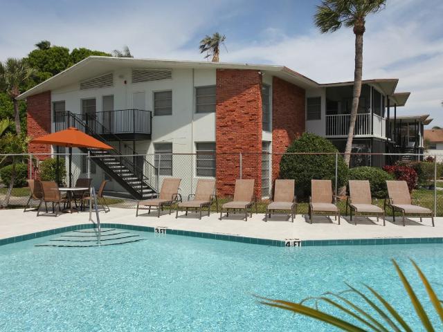 Lindru Gardens 2 Bedroom Apartment for Rent at 711 S Lincoln Ave, Clearwater, FL 33756