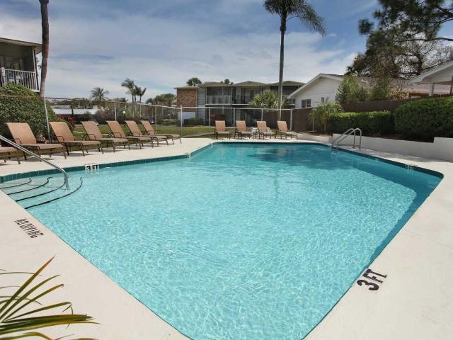 Lindru Gardens 2 Bedroom Apartment for Rent at 711 S Lincoln Ave, Clearwater, FL 33756