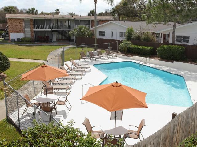 Lindru Gardens 2 Bedroom Apartment for Rent at 711 S Lincoln Ave, Clearwater, FL 33756