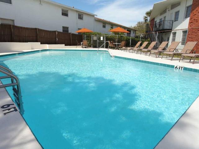 Lindru Gardens 2 Bedroom Apartment for Rent at 711 S Lincoln Ave, Clearwater, FL 33756
