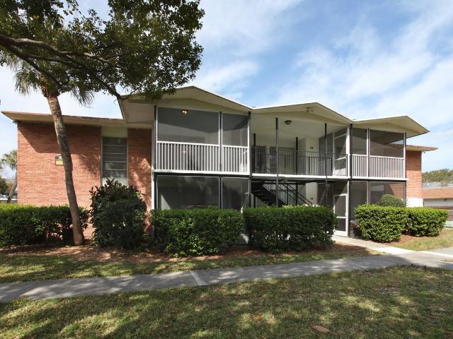 Lindru Gardens 2 Bedroom Apartment for Rent at 711 S Lincoln Ave, Clearwater, FL 33756