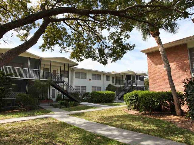 Lindru Gardens 3 Bedroom Apartment for Rent at 711 S Lincoln Ave, Clearwater, FL 33756