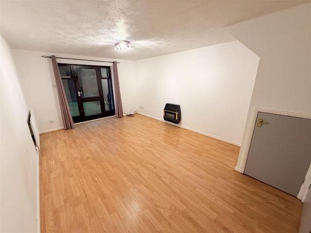 Lindum Road, Nottingham NG6, 2 bed property to rent, £975 pcm | PrimeLocation