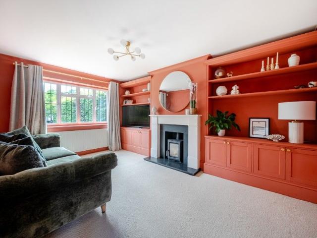 Linersh Wood Close, Bramley, Surrey, GU5