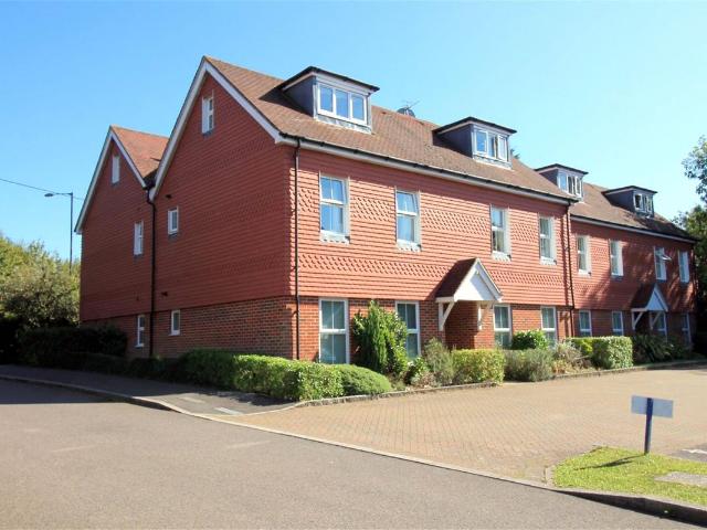 Linfield Lane, Ashington RH20, 2 bed flat to rent, £1,200 pcm | PrimeLocation
