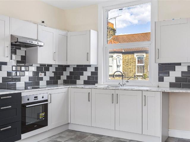 Ling Road, London E16, 3 bed maisonette to rent, £2,100 pcm | PrimeLocation