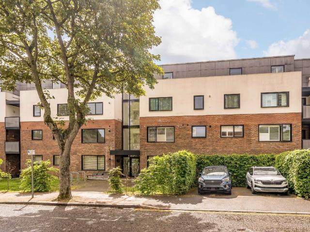 Lingfield Crescent, London SE9, 2 bed flat to rent, £1,850 pcm | PrimeLocation