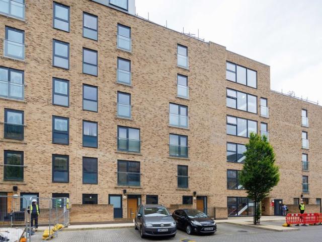 Lingfield Apartments, Parade Gardens, Chingford E4, 2 bed flat to rent, £2,215 pcm | PrimeLocation