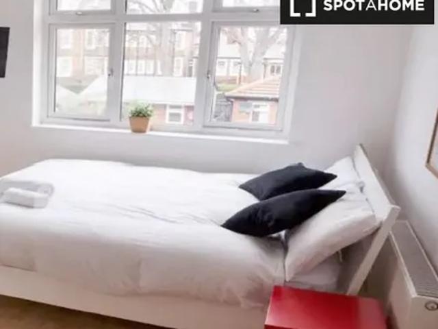 Lingwell Road, London, SW17 7NJ, United Kingdom | Room for rent #124751346 | Rentberry