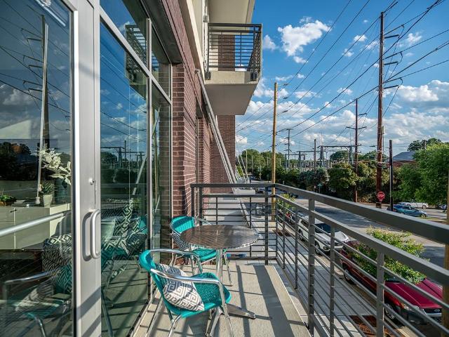 Link Apartments® Glenwood South Studio Apartment for Rent at 202 N West St, Raleigh, NC 27603