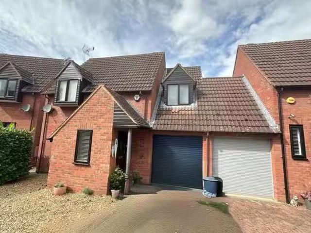 Link detached house to rent in Massie Close, Willen Park, Milt.