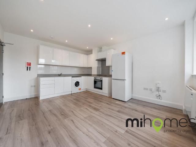 Link House, Hayes 2 bed apartment to rent £1,550 pcm £358 pw