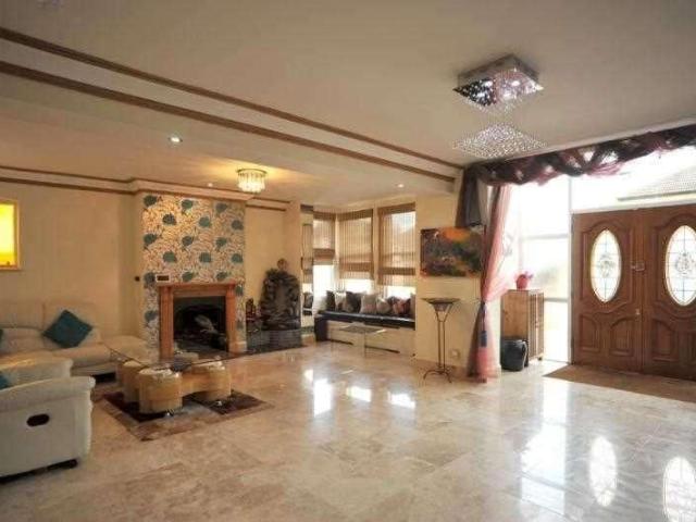 Link Way, Hornchurch, RM11