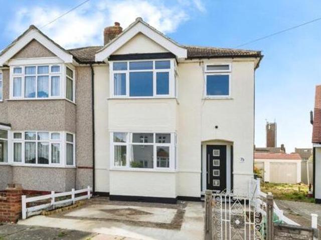 Link Way, Hornchurch, 3 Bedroom House