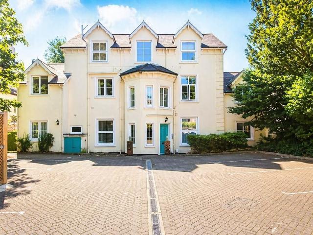 Linkfield Lane, Redhill RH1, 1 bed flat to rent, £1,250 pcm | PrimeLocation