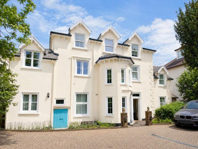 Linkfield Lane, Redhill RH1, 1 bed flat to rent, £1,250 pcm | PrimeLocation