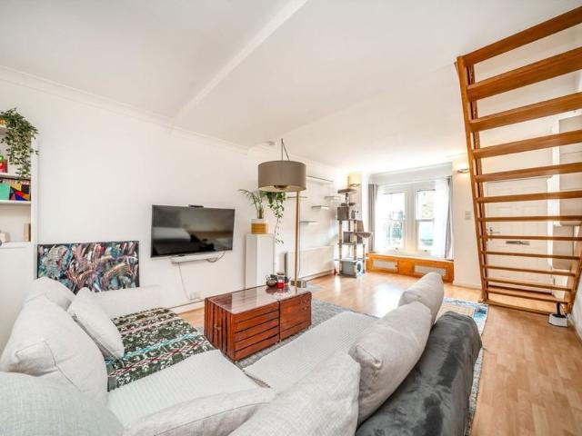 Linkfield Road, TW7, London