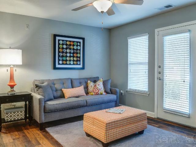 Links at Citiside 2 Bedroom Apartment for Rent at 5005 Community Cir, Charlotte, NC 28215 Shannon Park