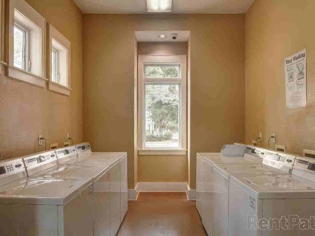 Links at Citiside 3 Bedroom Apartment for Rent at 5005 Community Cir, Charlotte, NC 28215 Shannon Park