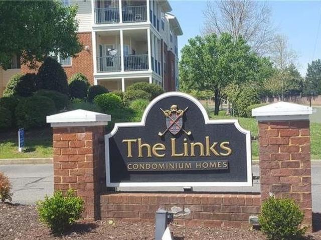 Links Condo w Private Bedroom_Private Bath_Utiliti