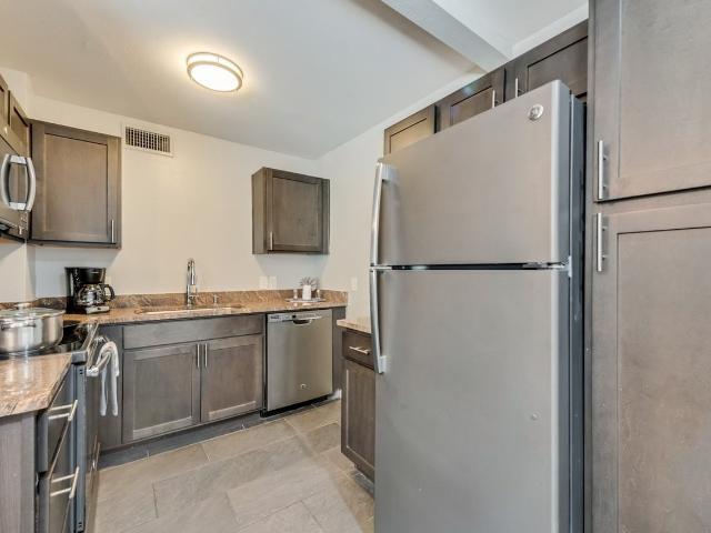 Links on Gaston 3 Bedroom Apartment for Rent at 4931 Gaston Ave, Dallas, TX 75214