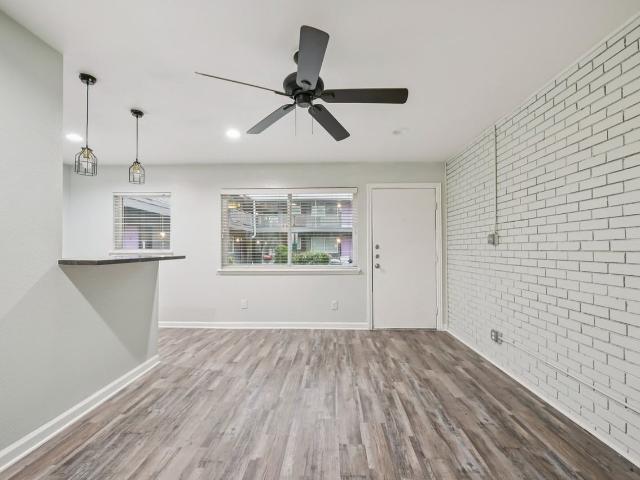 Links on Gaston 2 Bedroom Apartment for Rent at 4931 Gaston Ave, Dallas, TX 75214