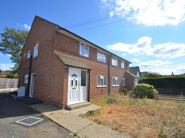 Links Road, Ashford TW15, 2 bed maisonette to rent, £1,600 pcm | PrimeLocation