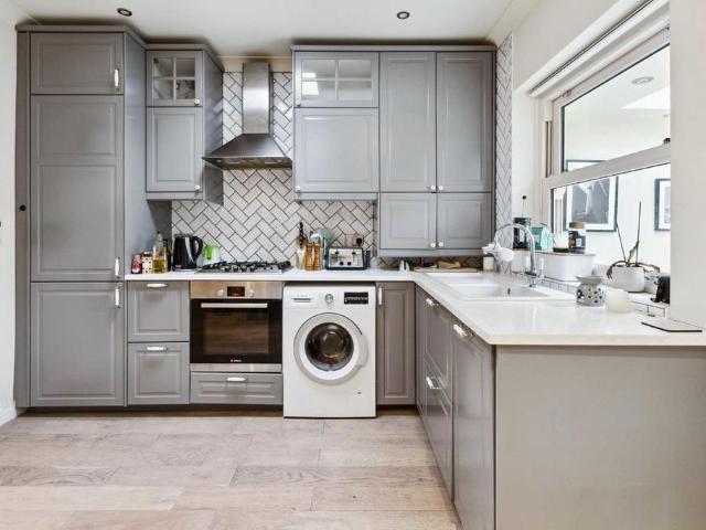 Links Road, London SW17 2 bed flat to rent £2,300 pcm £531 pw