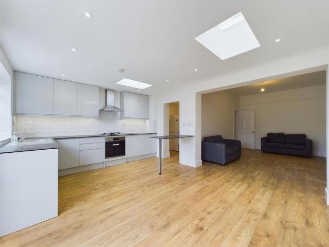 Links Road, Tooting 3 bed terraced house to rent £2,900 pcm £669 pw