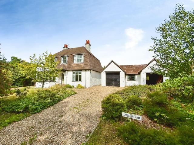 Linkside West, Hindhead 5 bed detached house to rent £3,250 pcm £750 pw