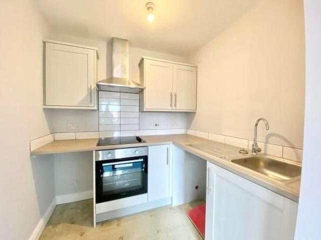 Linley Court, Bingham, Nottingham NG13, 2 bed flat to rent, £745 pcm | PrimeLocation