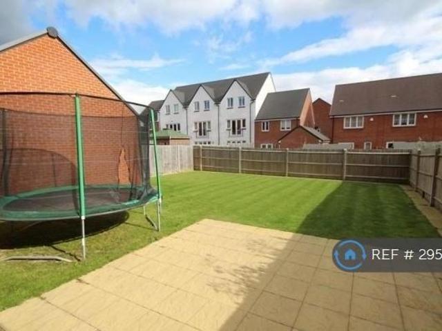 Linnet Avenue, Amersham, HP6 5 bed detached house to rent £3,050 pcm £704 pw