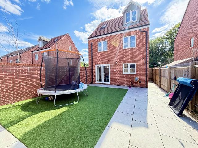 Linnet Grove, Harlow CM17, 4 bed detached house to rent, £2,700 pcm | PrimeLocation