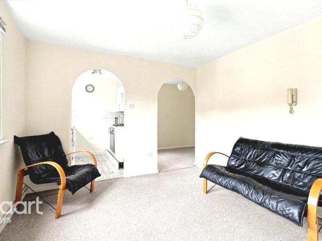 Linnet Way, PURFLEET 1 bed flat to rent £1,050 pcm £242 pw